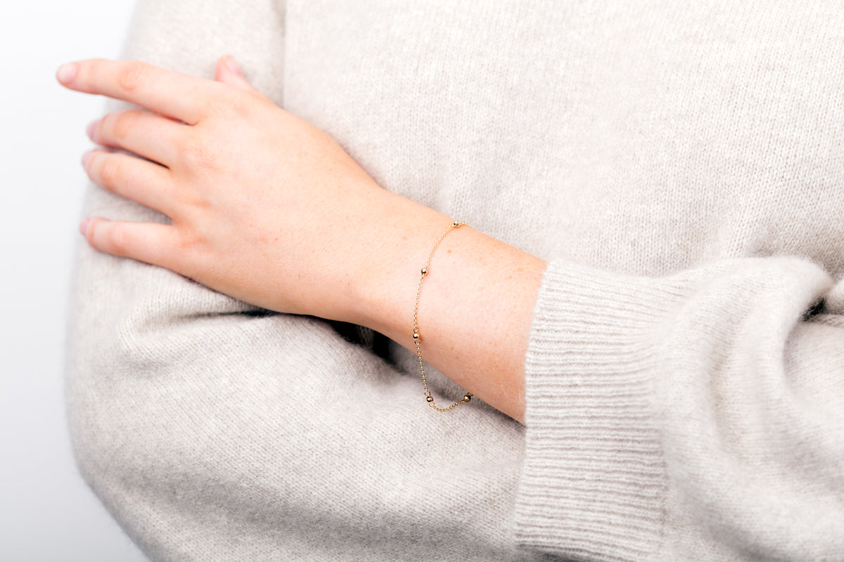 Orbit yellow gold bracelet | Natasha Sherling Fine Jewellery